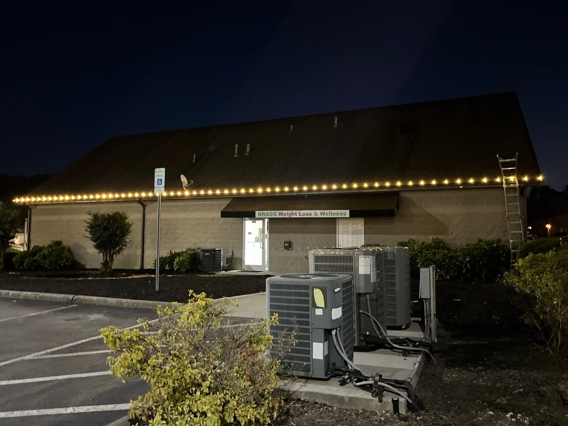 Maryville’s Lamon Jewelers Holiday Lighting Showcase